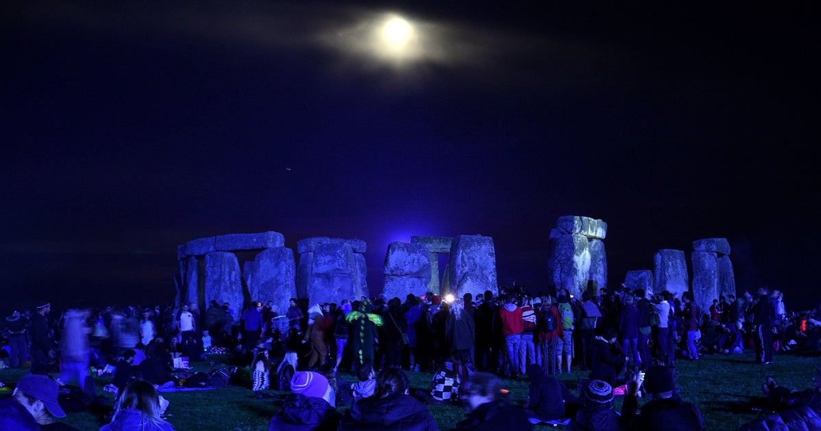 Summer Solstice At Stonehenge Coincides With Strawberry Moon As ...