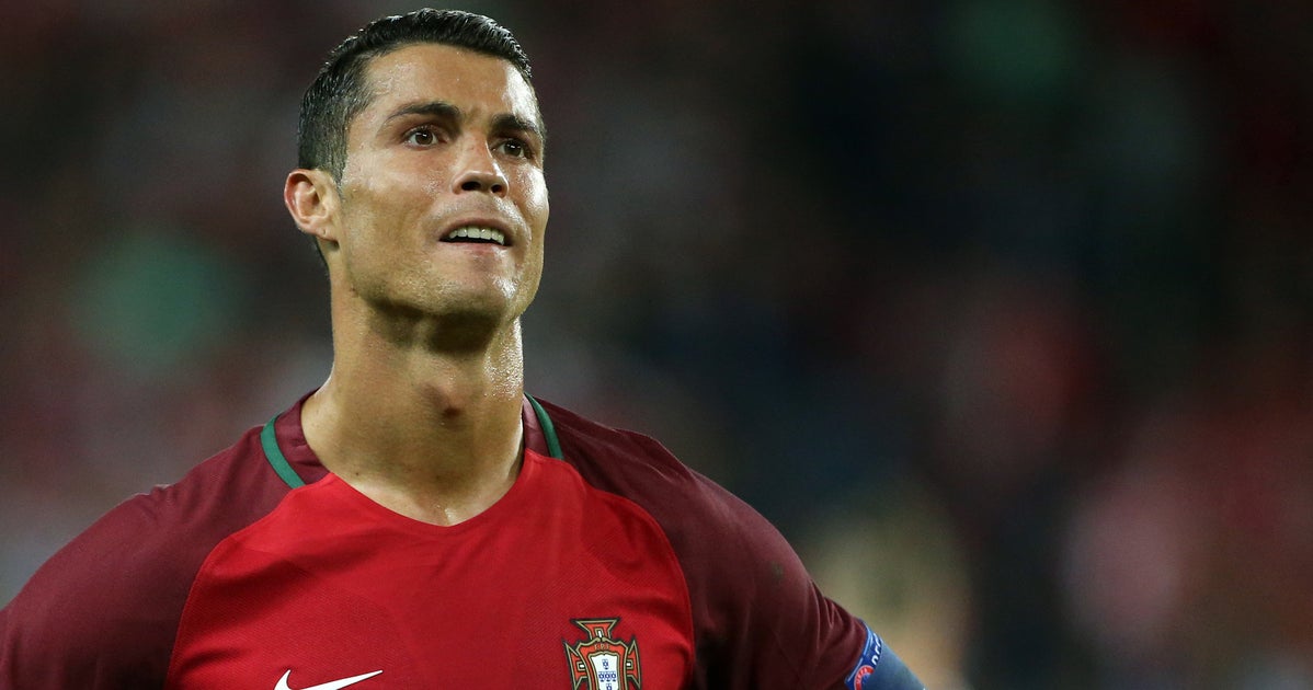 Cristiano Ronaldo Throws Reporter's Mic Into Lake, Finally Makes A Shot ...