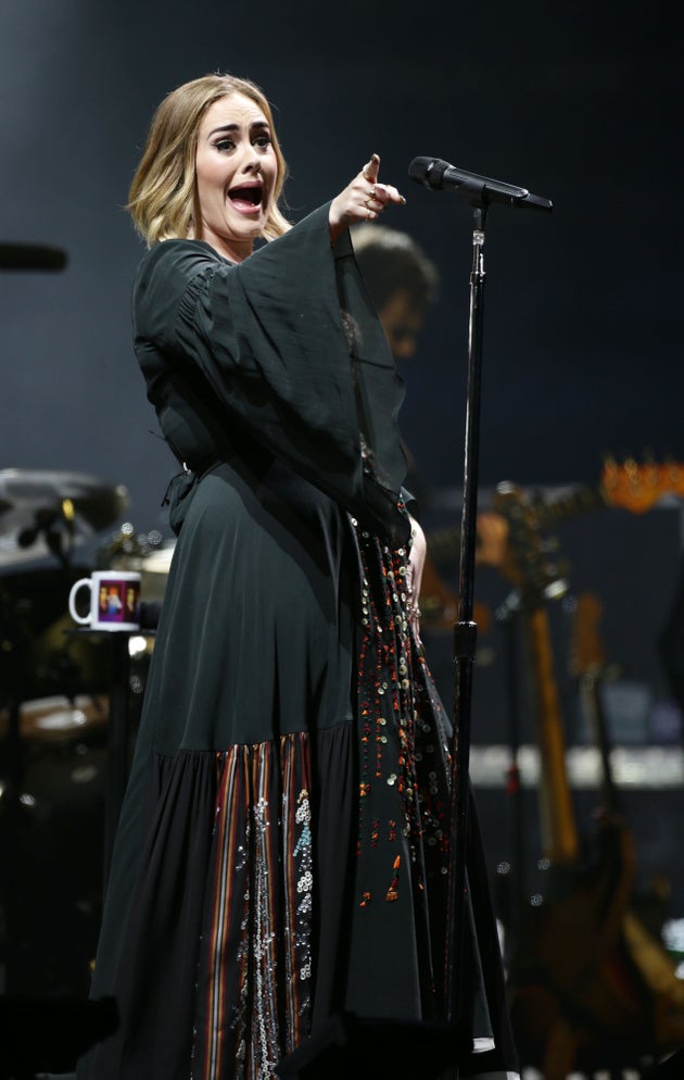 Glastonbury 2016: Adele Overcomes Nerves To Give Stunning Headline Set ...