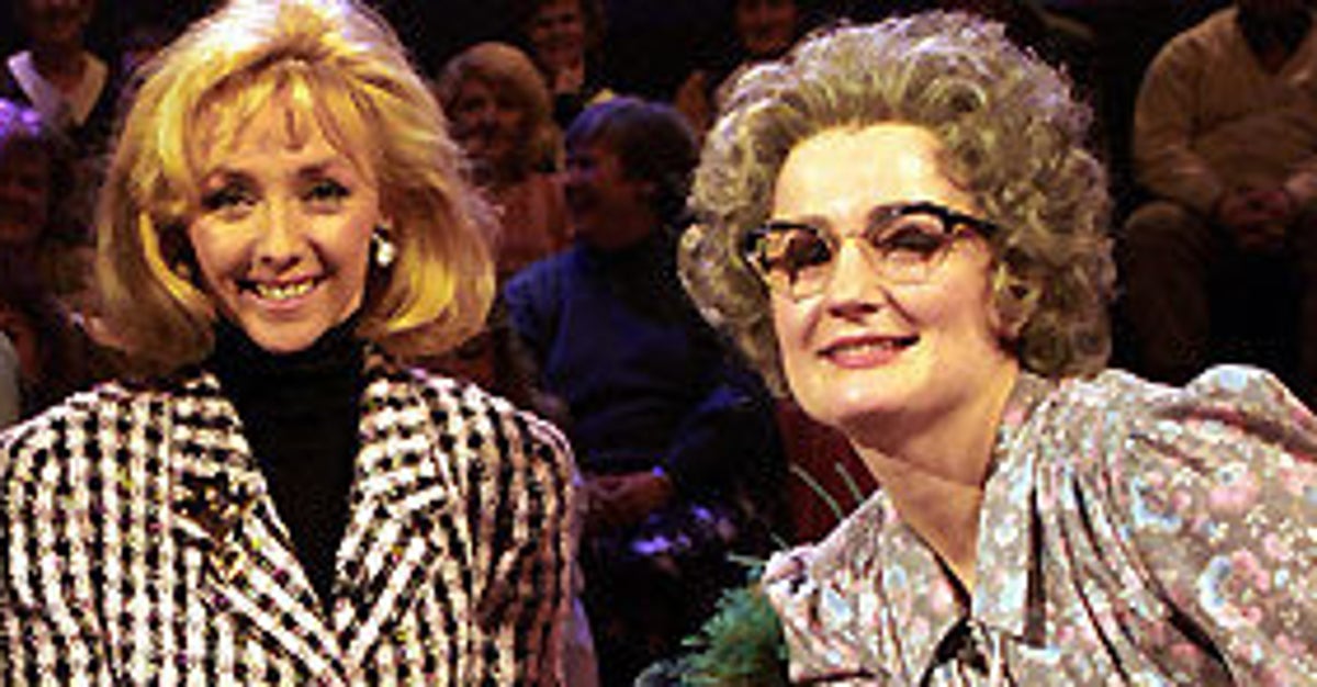 Caroline Aherne Dead: This 'Mrs Merton' Clip Of Her Interviewing Debbie ...
