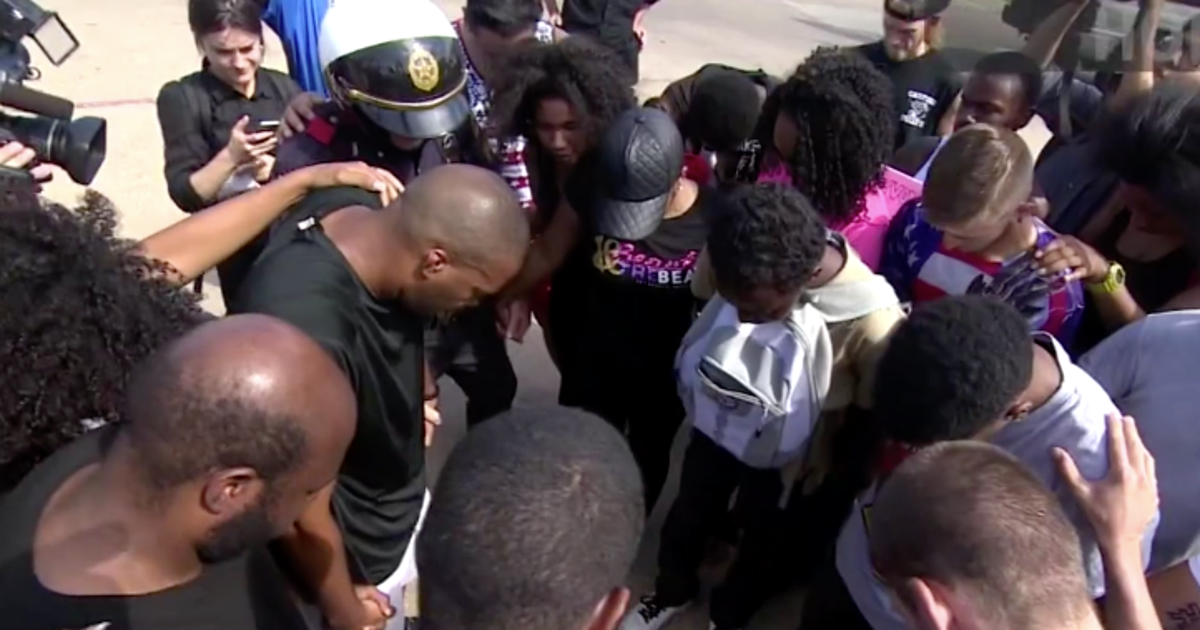 BLM Demonstrators Hug It Out With Counter-Protest Group In Dallas ...