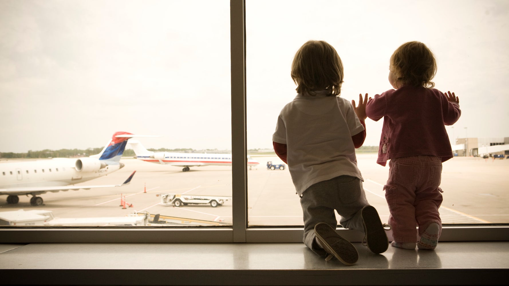 Things You Need To Know Before Flying With Children | HuffPost UK Parents
