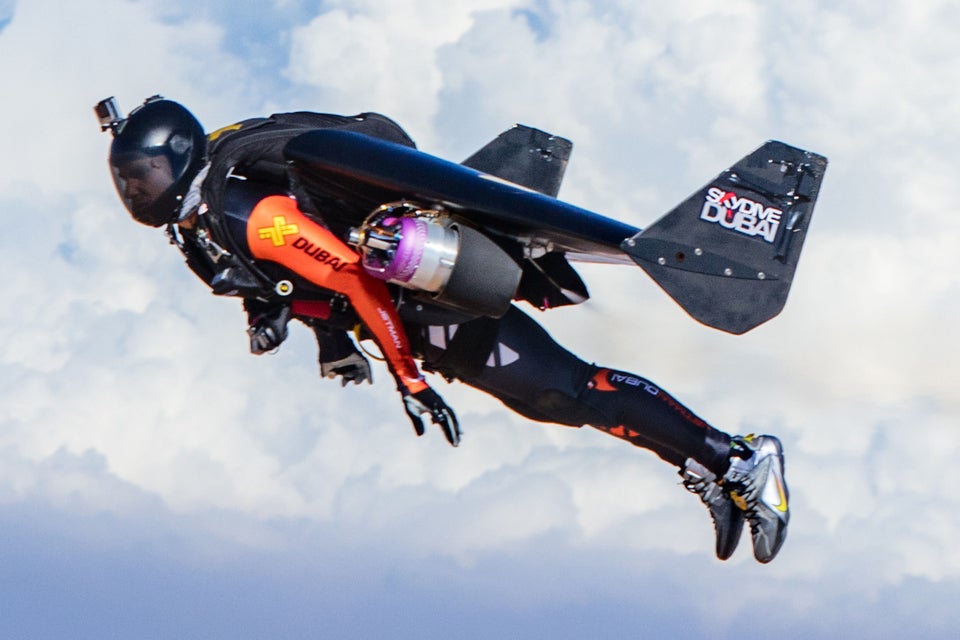 Jetman Pilots Set Wingsuit Altitude Record During Astonishing Flight ...