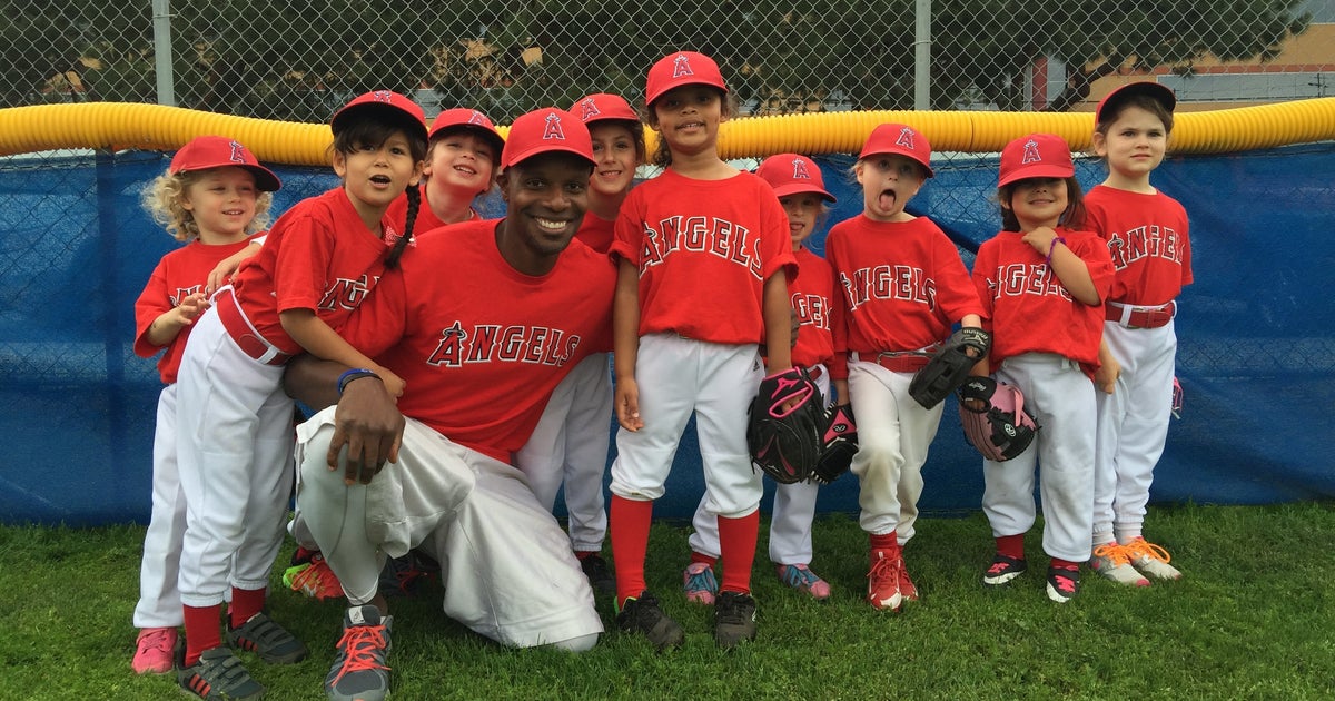 All-Girls T-Ball Team Takes On Boys, Is Nobody's 'Sweetie' | HuffPost ...