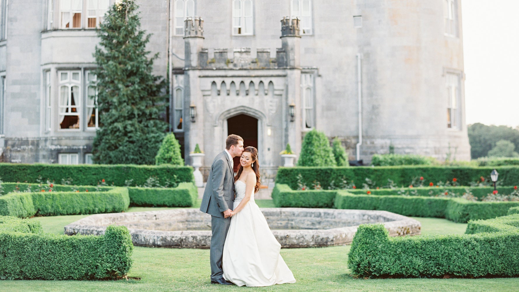 17 Real Castle Weddings Fit For A Modern Day Princess | HuffPost Life