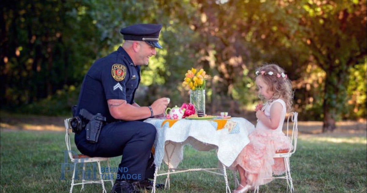 Police Officer Has Tea Party With Toddler One Year After Saving Her ...