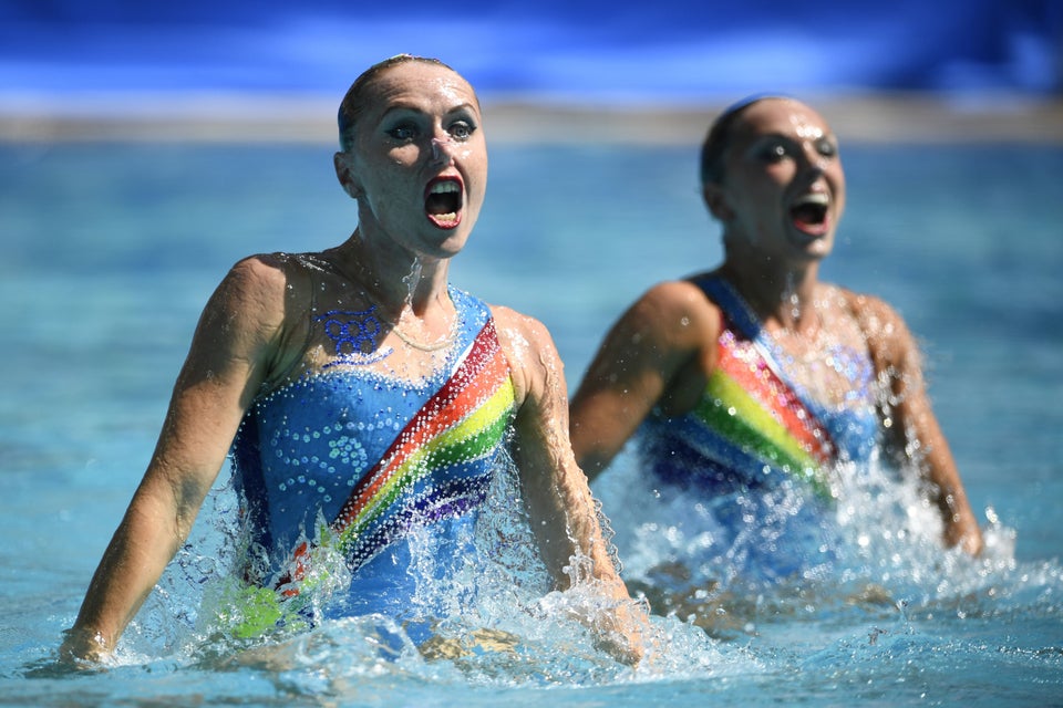 19 Photos That Show The Unbelievable Strength Of Synchronized Swimmers ...
