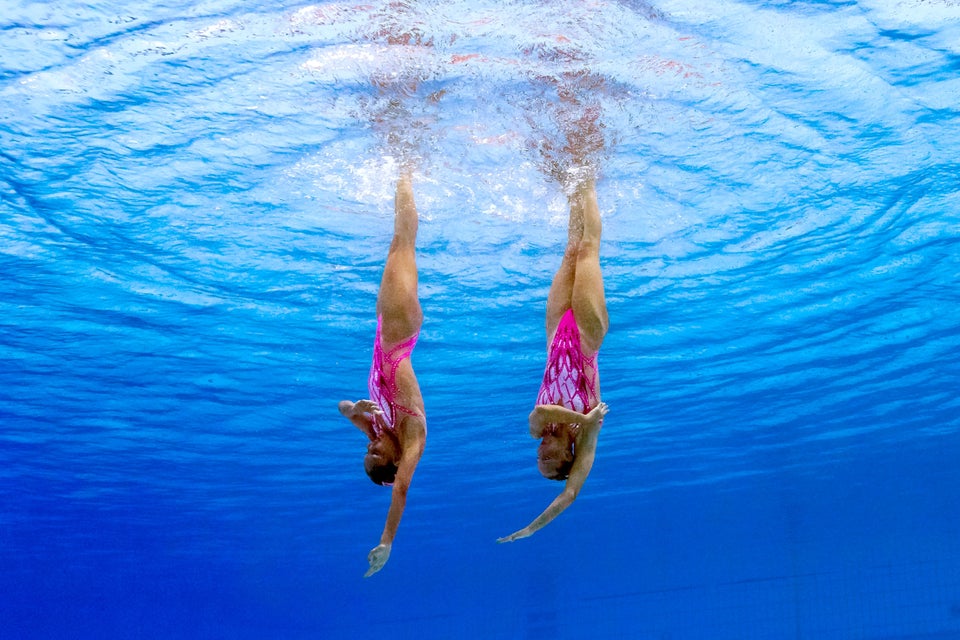 19 Photos That Show The Unbelievable Strength Of Synchronized Swimmers ...