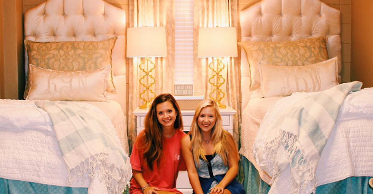 University Freshers Give Their Room In Halls A Seriously Impressive ...