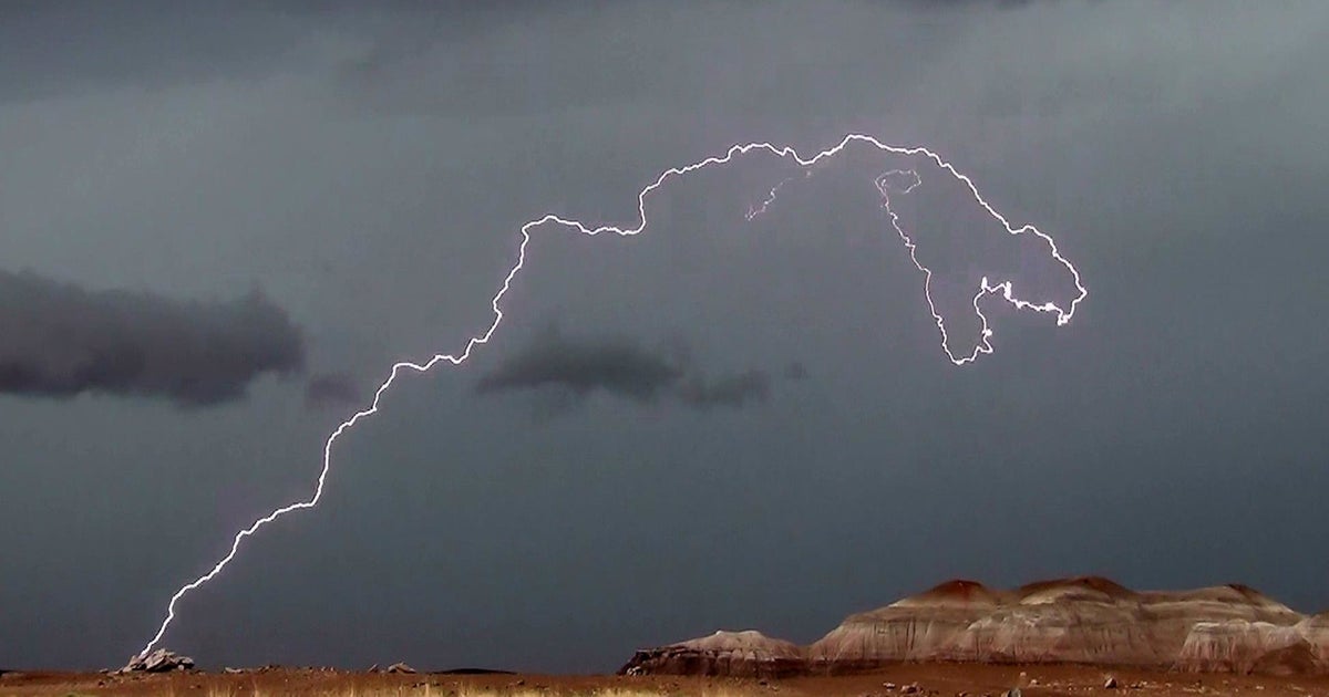 Amazing Photo Captures T-Rex Lightning Bolt | HuffPost Good News