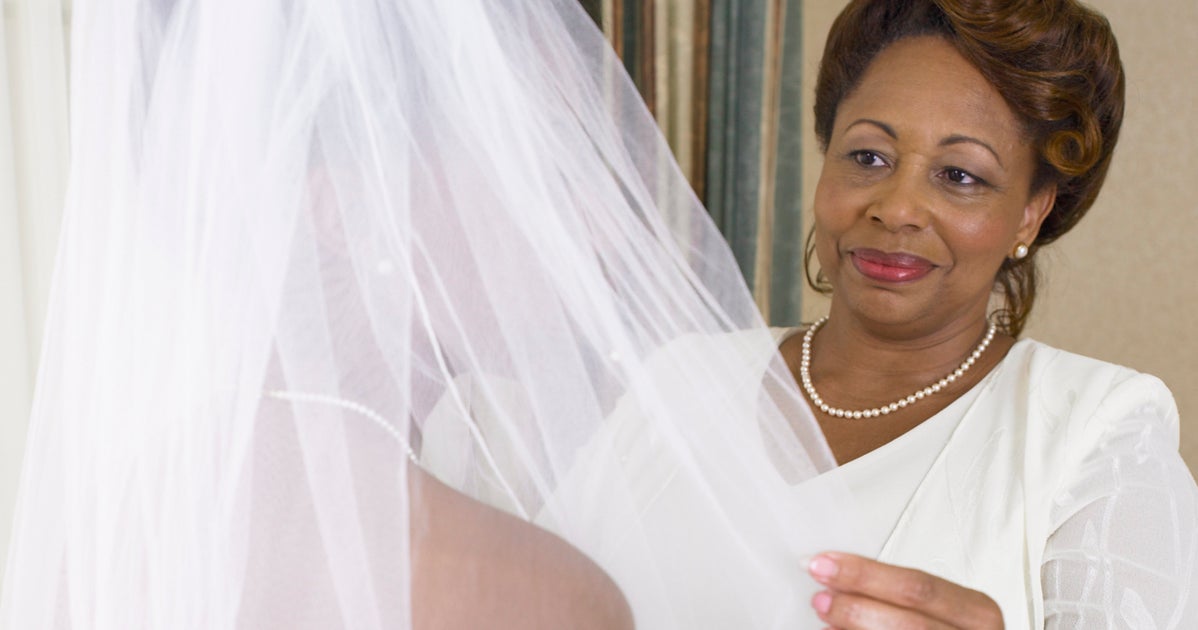 Bride's No-Makeup Beauty Look Causes Wedding Photo To Go Viral ...