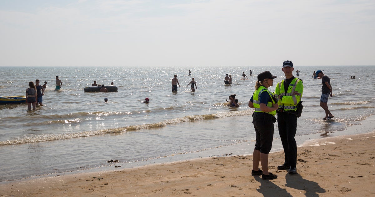 Camber Sands Tragedy Leads To Lifeguards Patrolling Beach For Bank ...