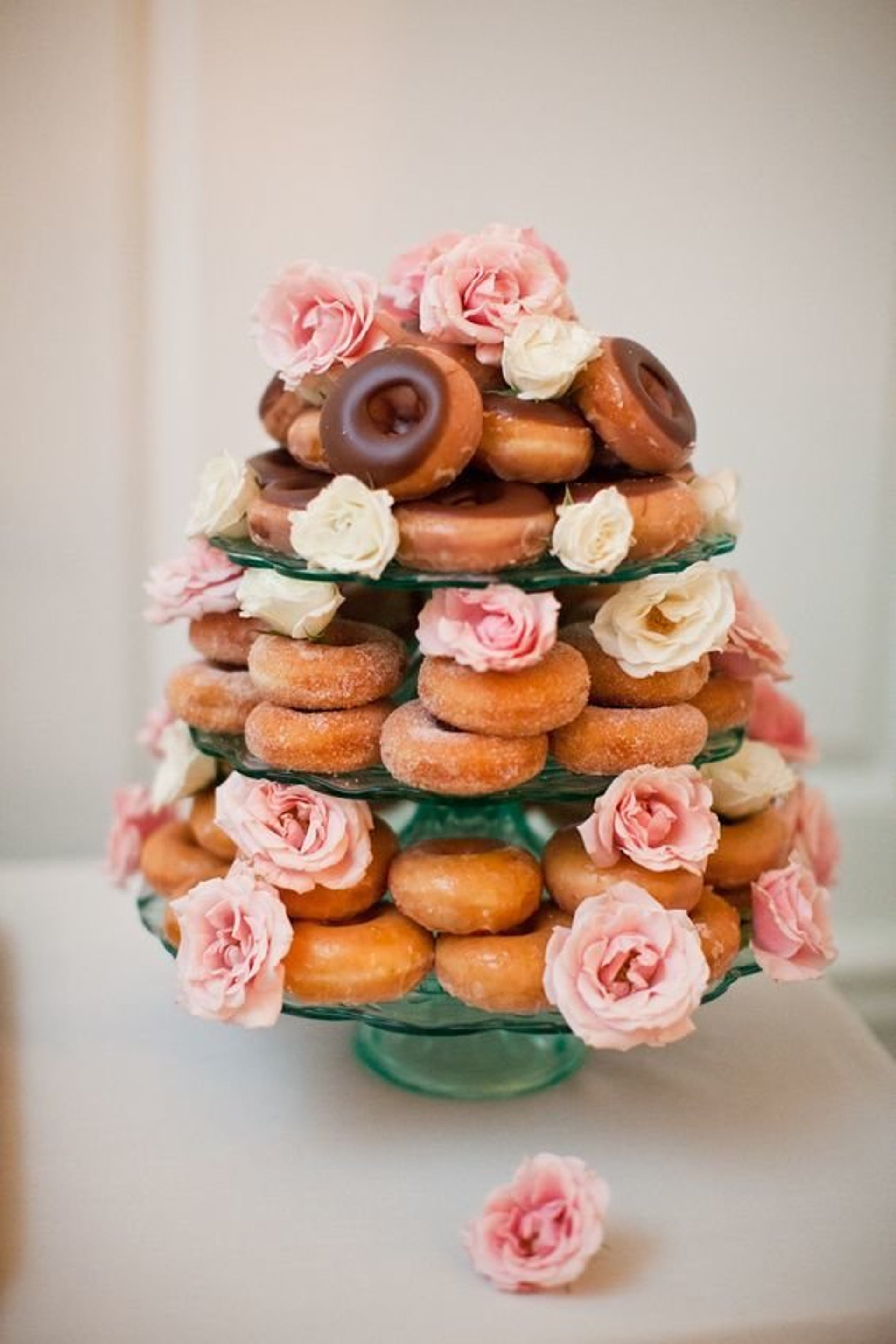 19 Darling And Delectable Ways To Serve Donuts At Your Wedding ...