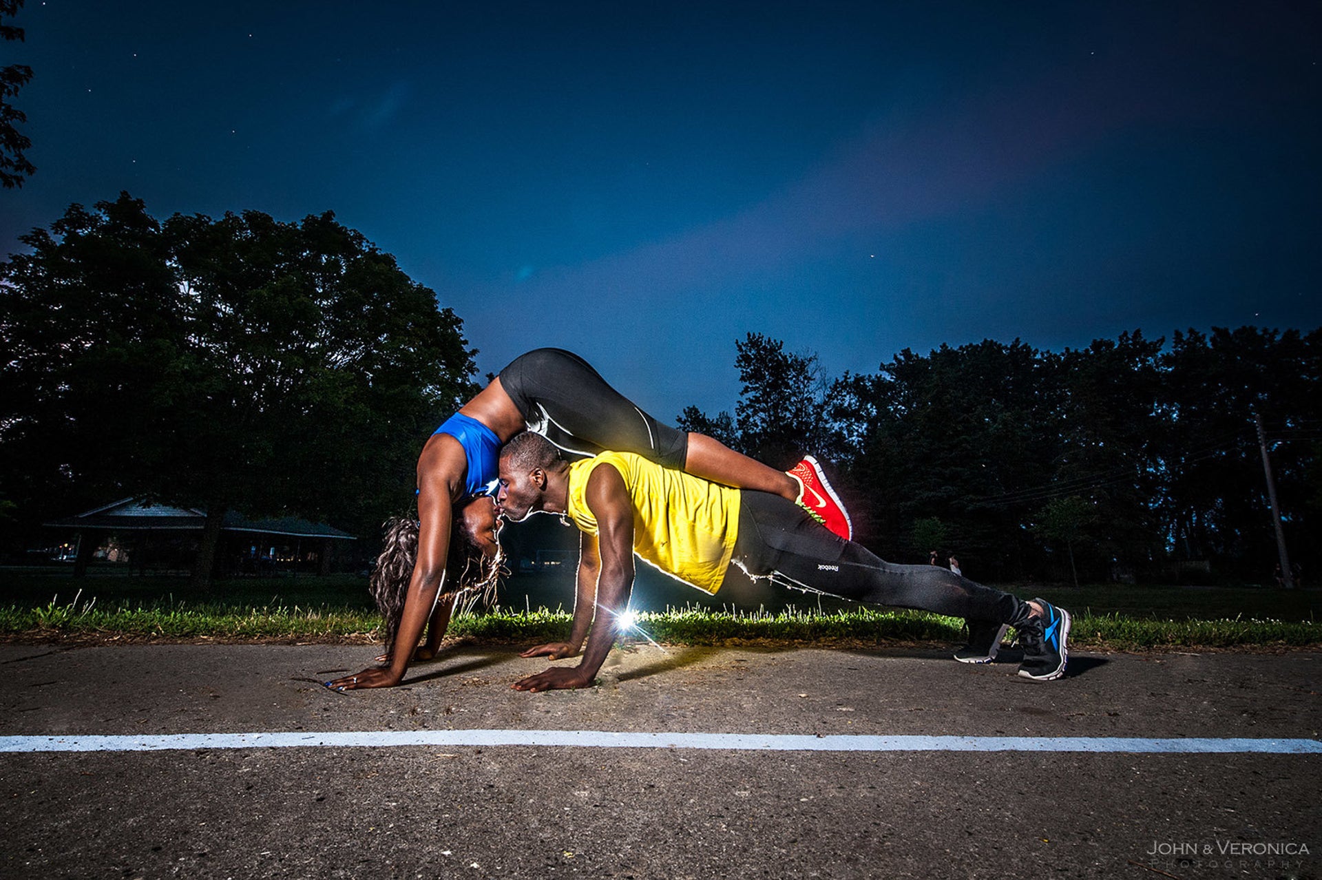 17 Athletic Engagement Photo Ideas For You And Your Swolemate ...