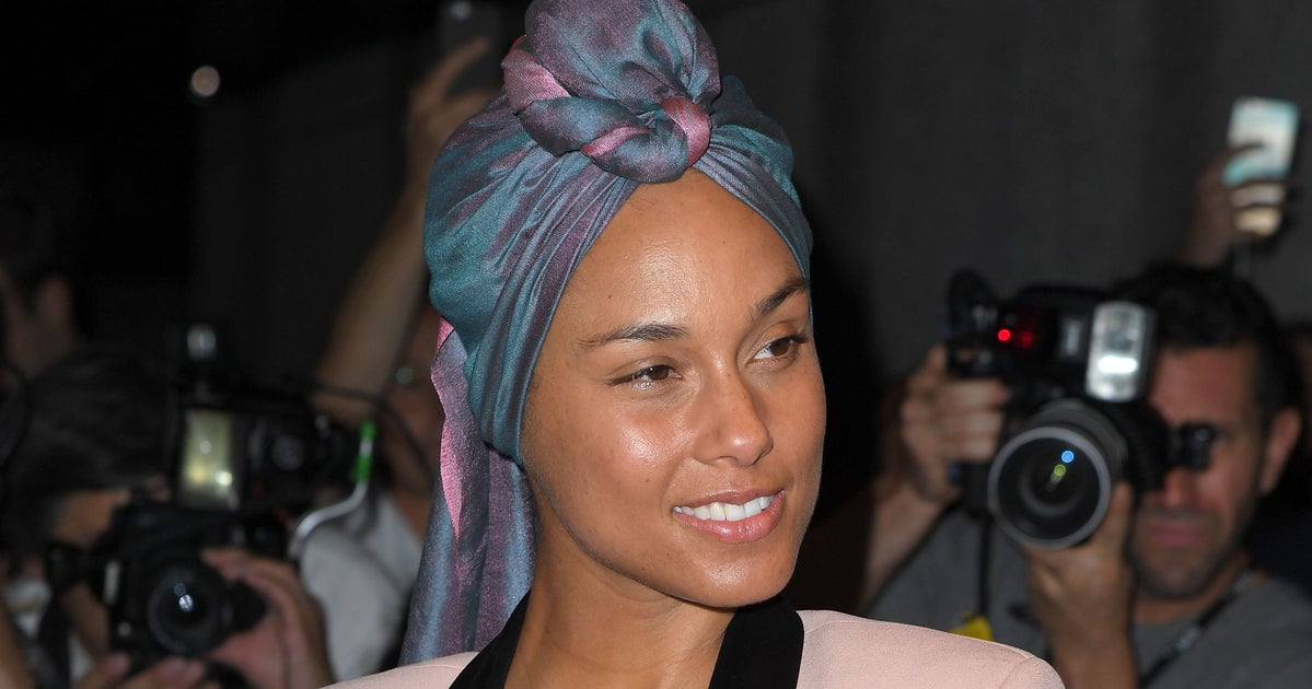 Alicia Keys Slays In A Mesh Top And No Makeup At New York Fashion Week ...