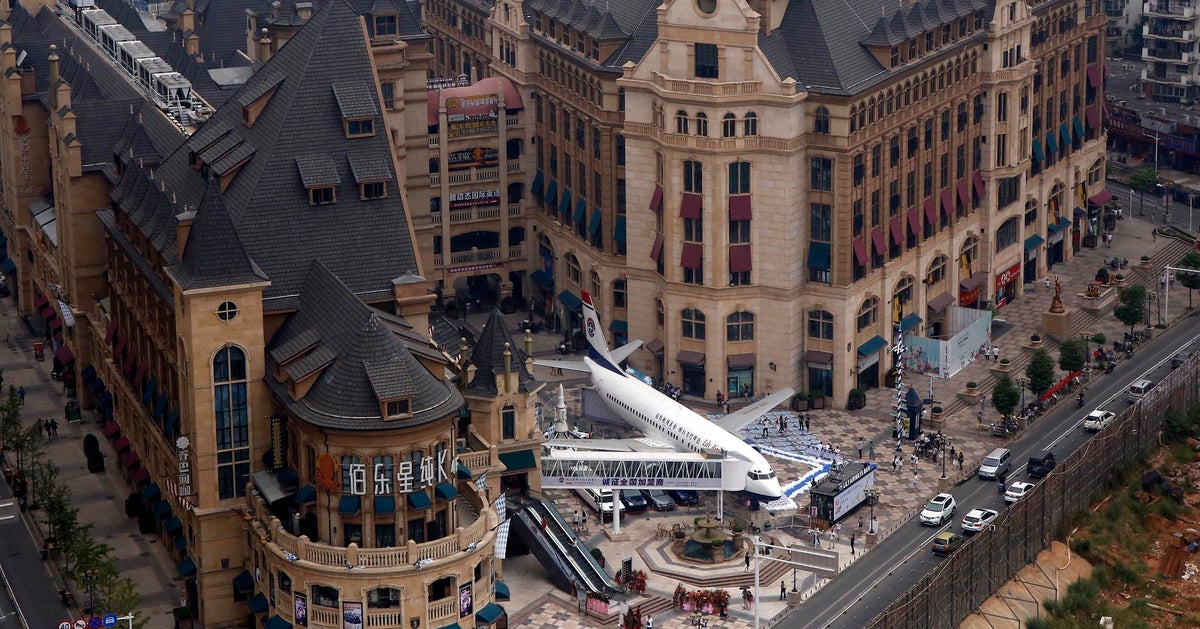 China Unveils Its First Restaurant Inside An Airplane | HuffPost The ...