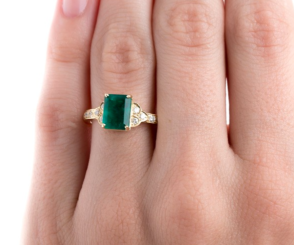 14 Colorful Engagement Rings For Brides Who Want To Stand Out ...