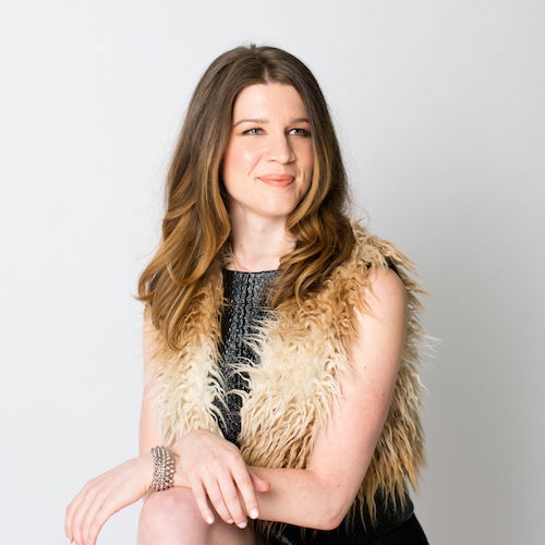 Dating Coach Sarah Jones Teaches Introverted Men How To Be Successful ...