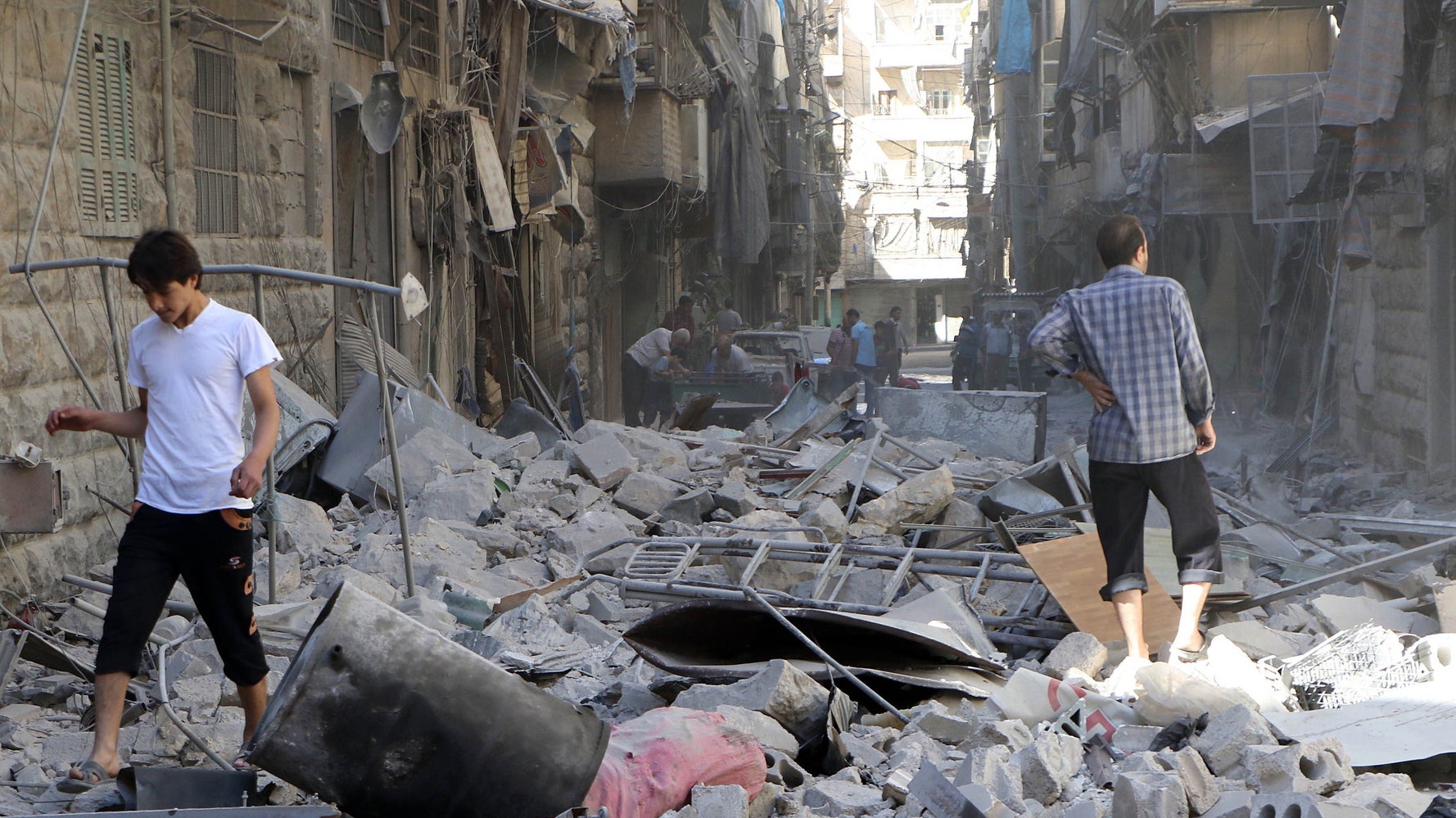 Fighting In Aleppo Rages On As Bombings Leave Residents Without Water ...