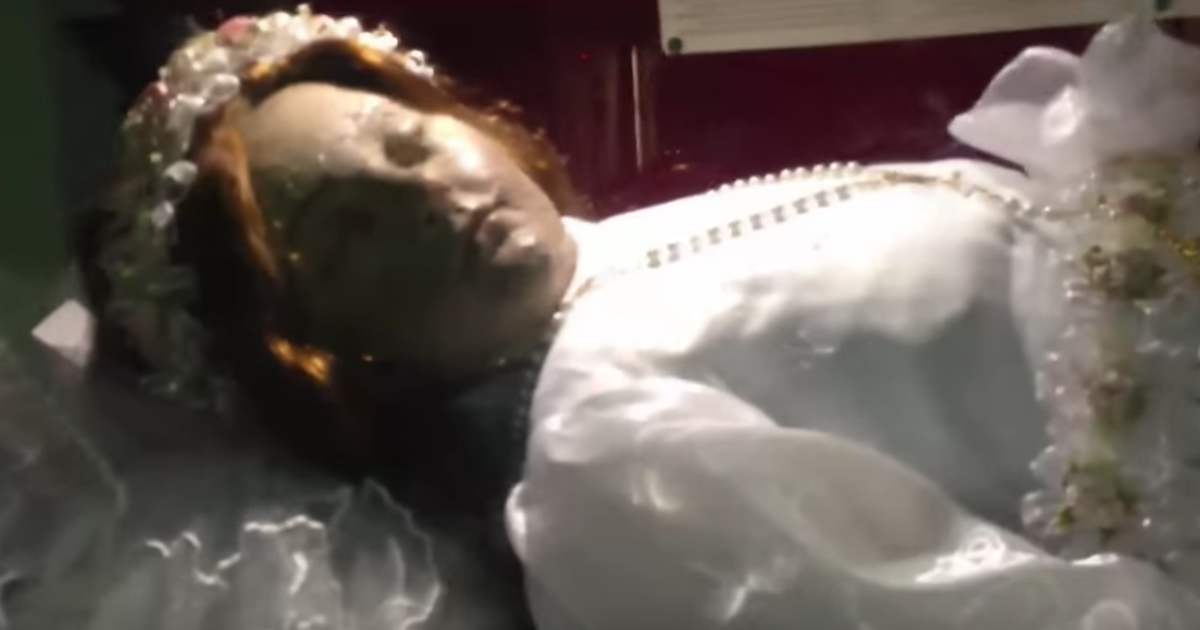 Corpse Of Girl, St Innocence, 'Opens Her Eyes' In Freaky Video ...