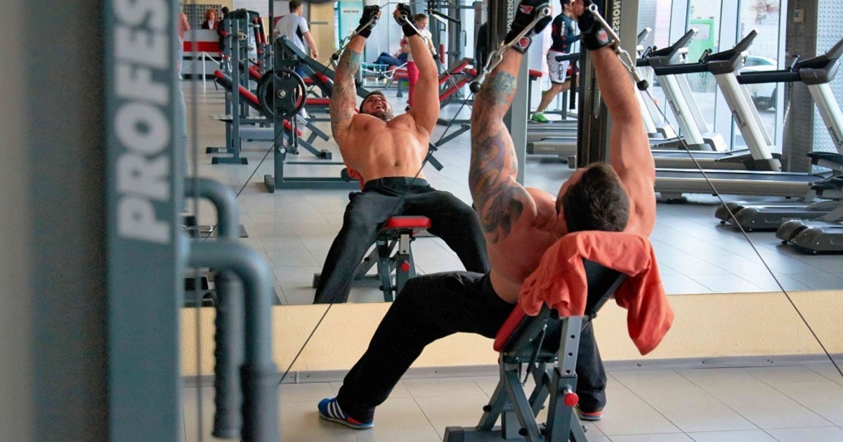 8 Essential Workout Gear that Belongs in Every Guy’s Gym Bag | HuffPost ...