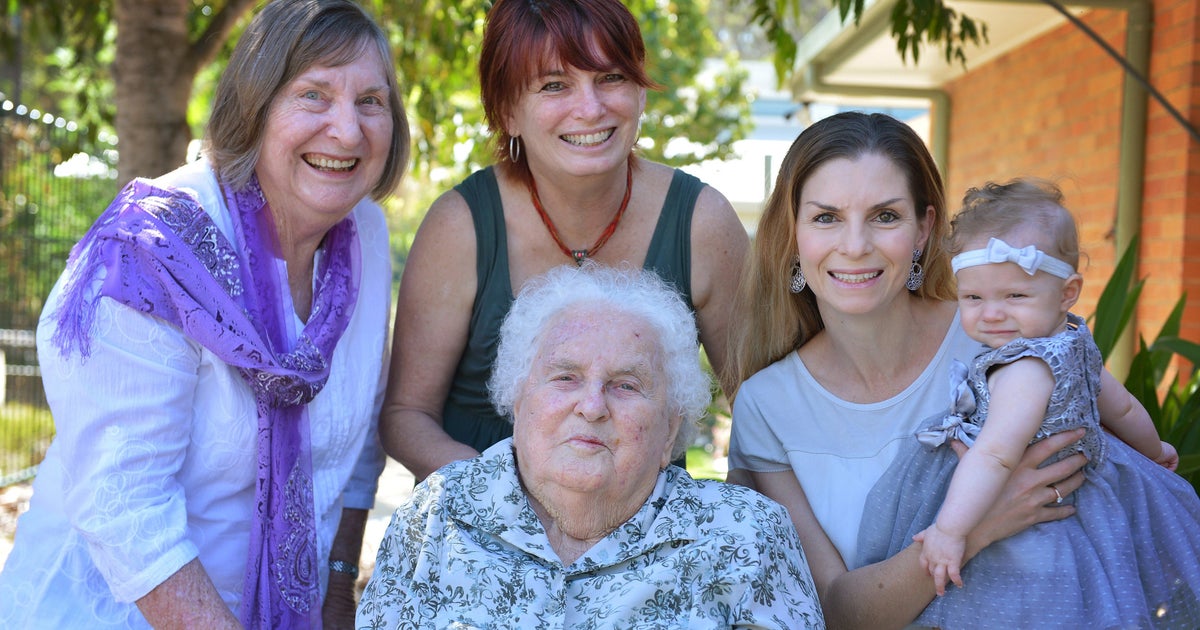 Momentous Photo Features 5 Generations Of Women From Same Family ...