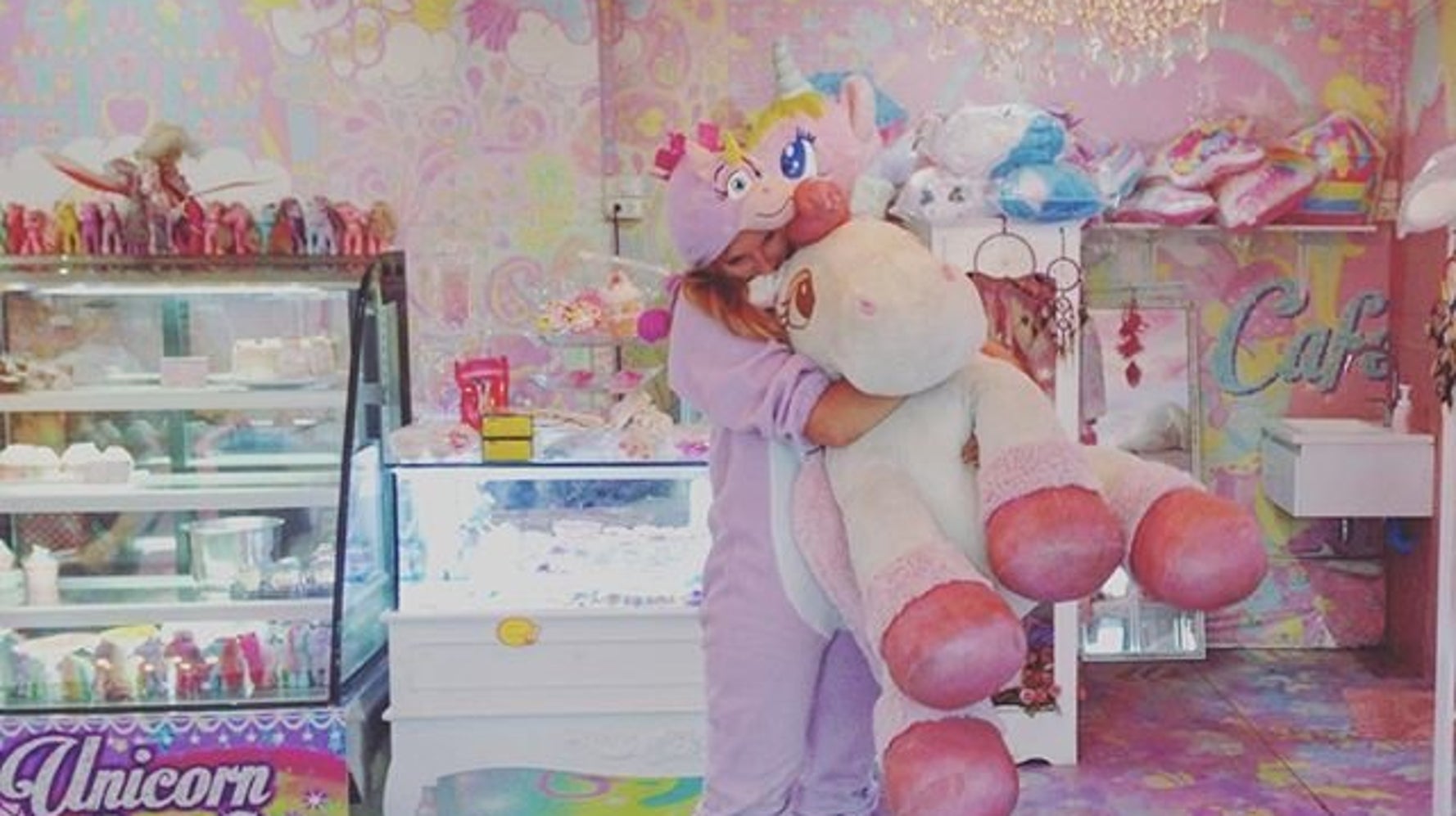 This Unicorn-Themed Café Is Everything We've Ever Wanted In Life ...
