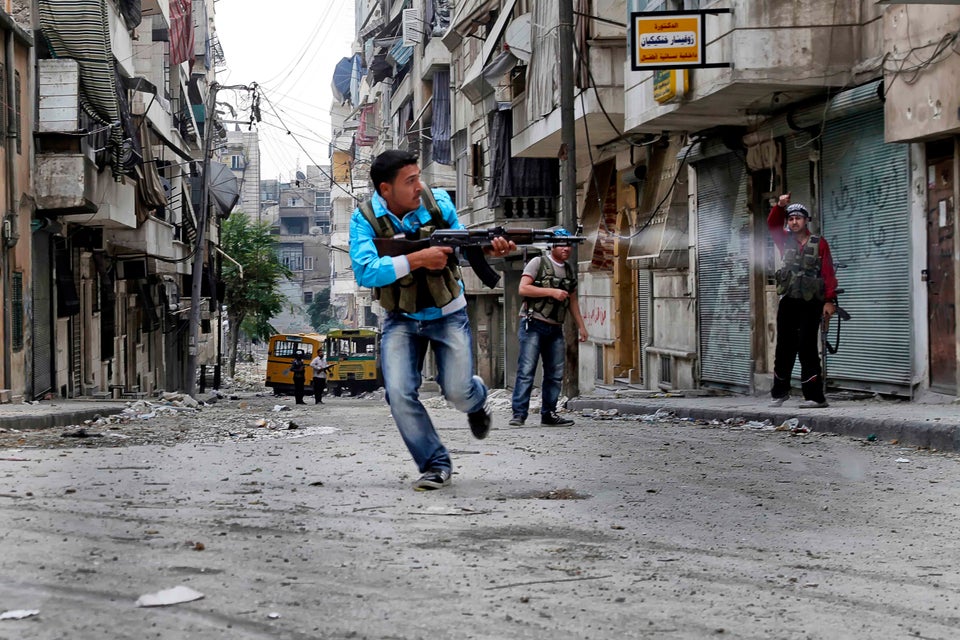 Exhibition Celebrates Women Photojournalists Covering Conflict Around ...