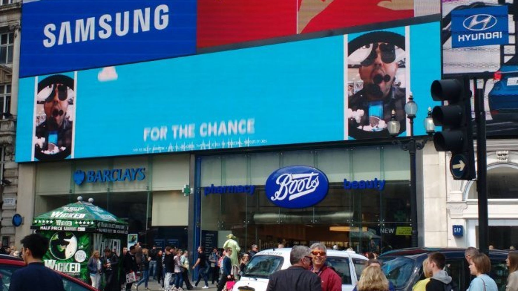 Digital Is Bleeding Into Traditional Advertising | HuffPost null