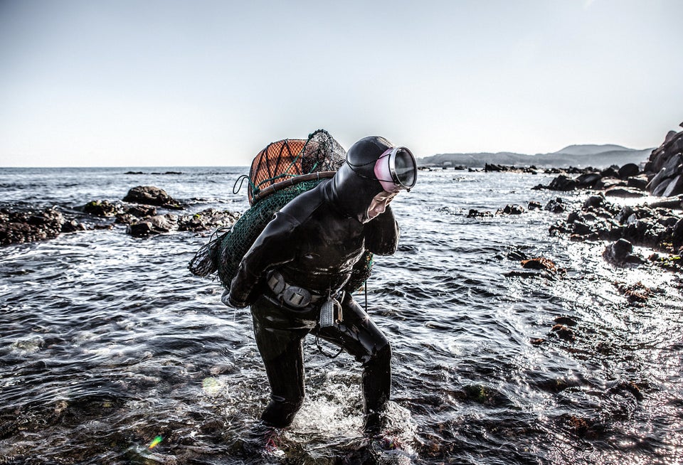 Meet The Last Generation Of Haenyo, Korea's Real-Life Mermaids ...