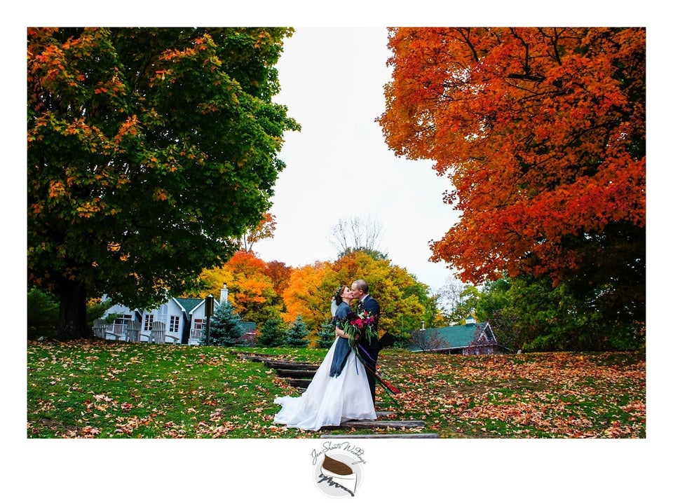 21 Romantic October Wedding Photos That'll Make You Fall Hard ...