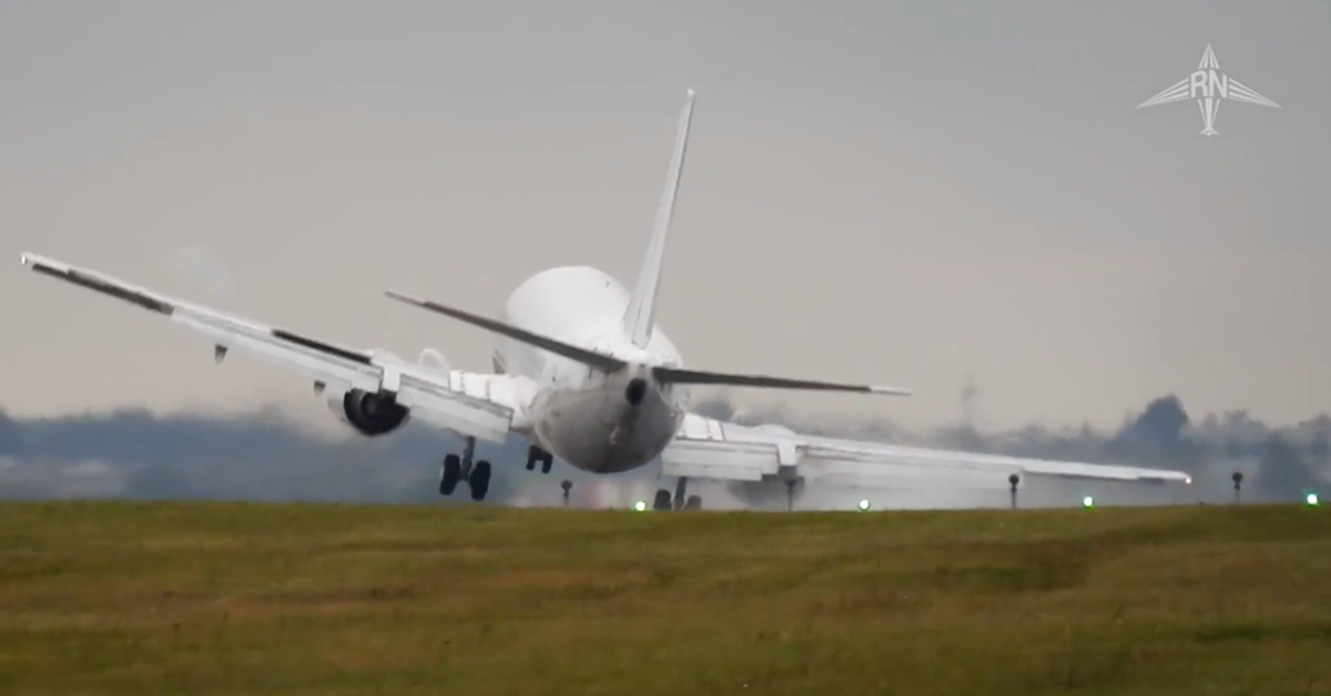 Why This Aborted Airplane Landing Only LOOKS Like Your Worst Nightmare ...