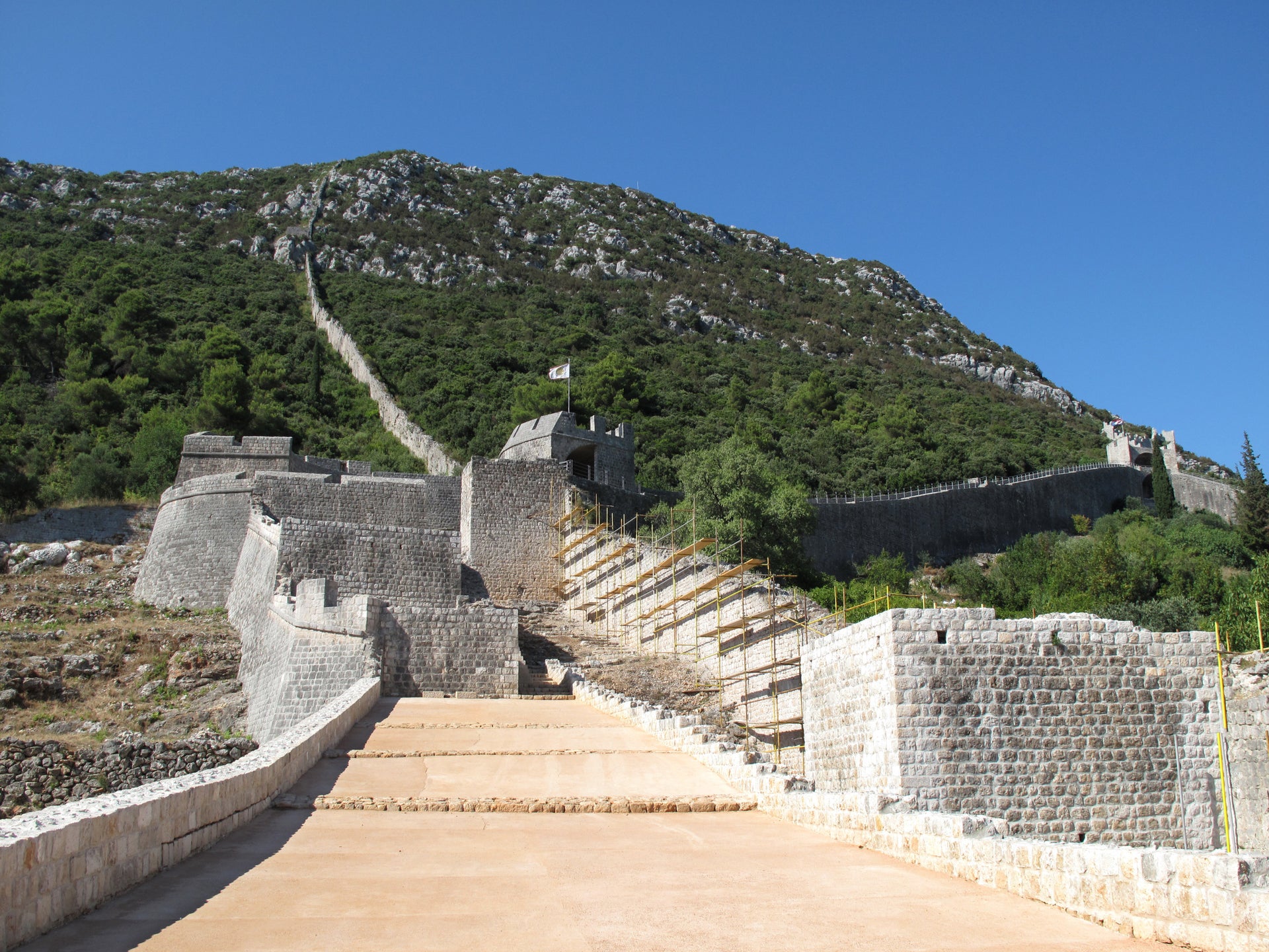 13 Famous Walls Around The World (PHOTOS) | HuffPost Life