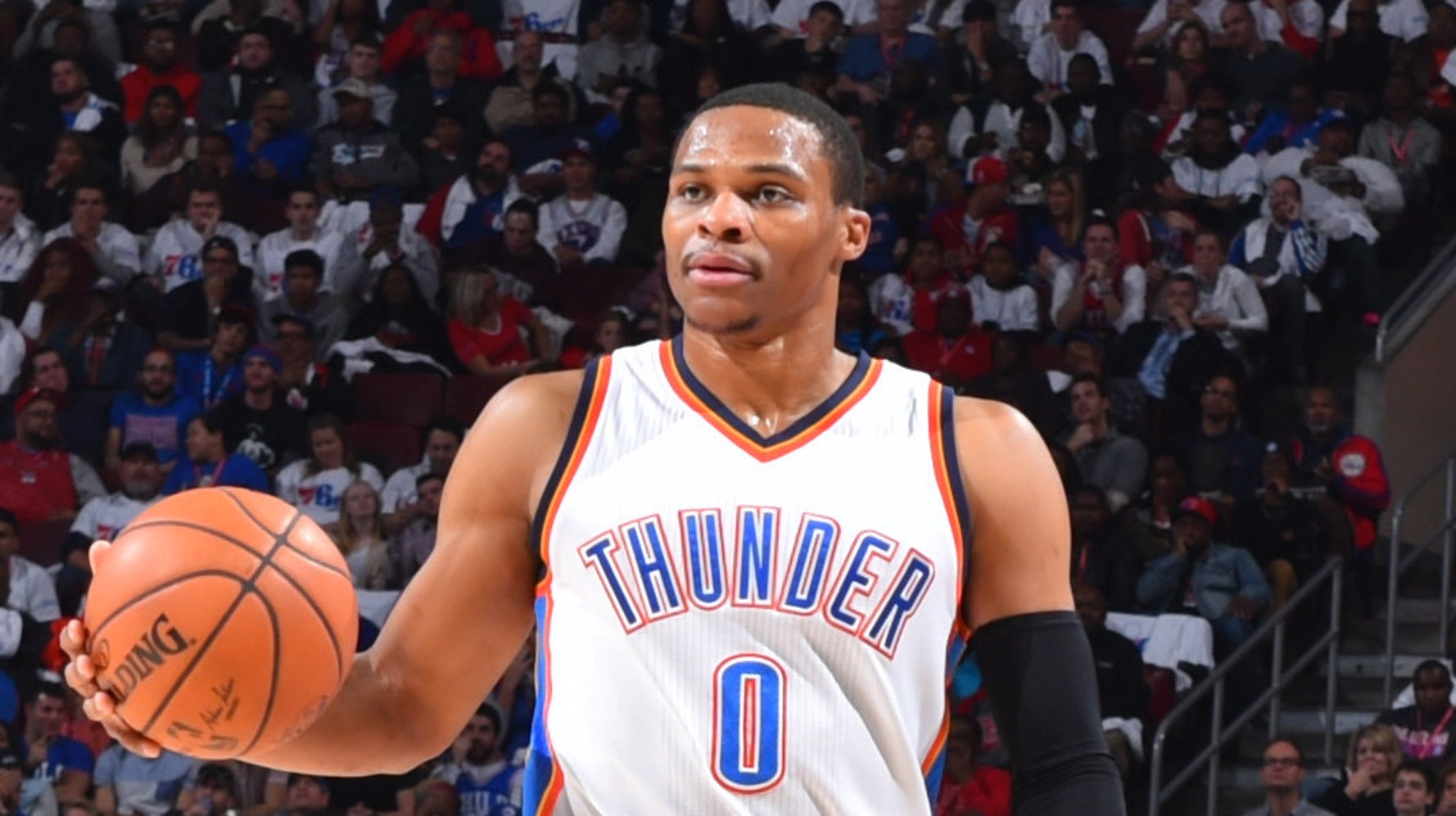 Russell Westbrook’s Reaction To An Angry Fan Flipping Him Off Is ...