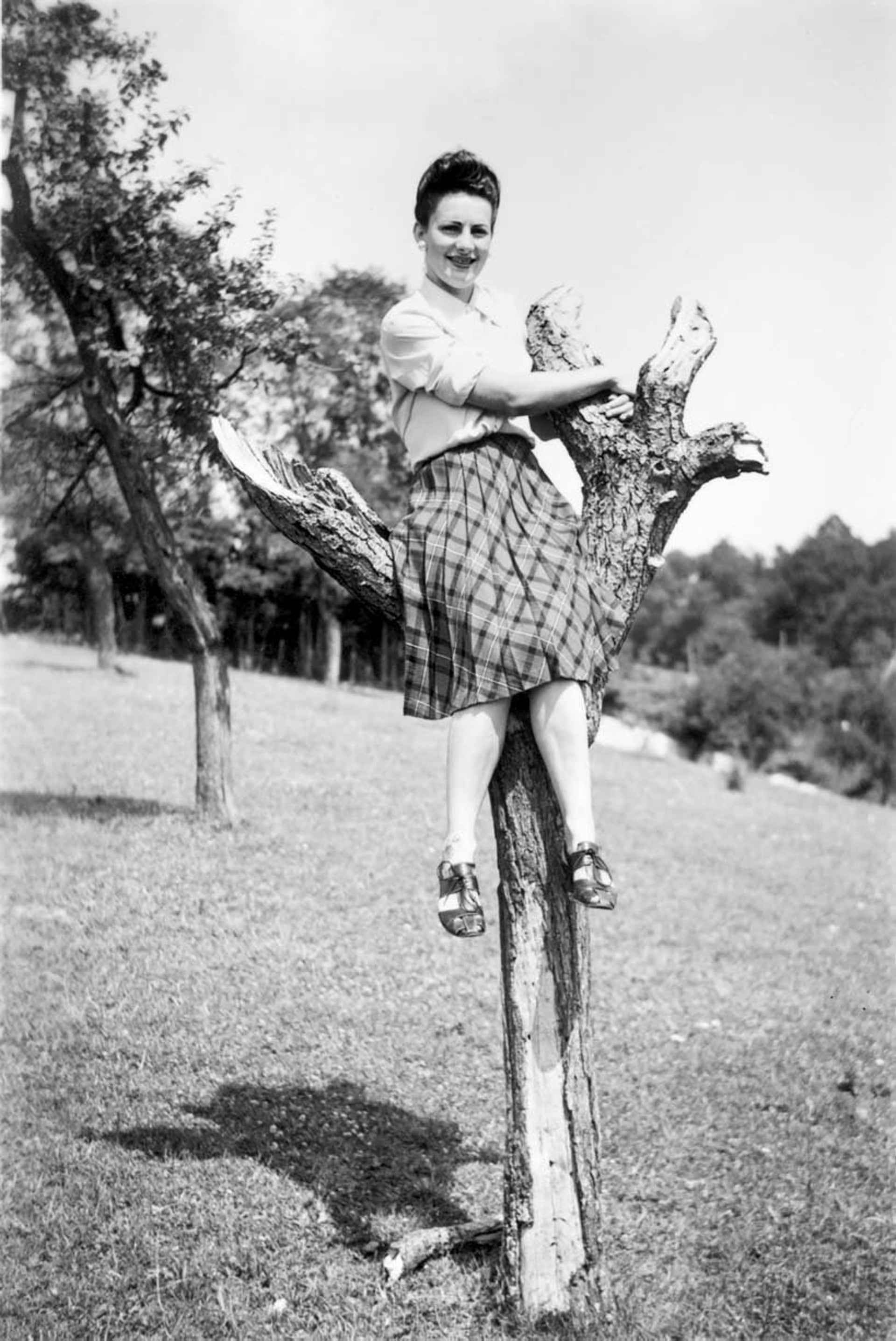 Delightful Vintage Photos Of Women In Trees Are What You Need Right Now ...