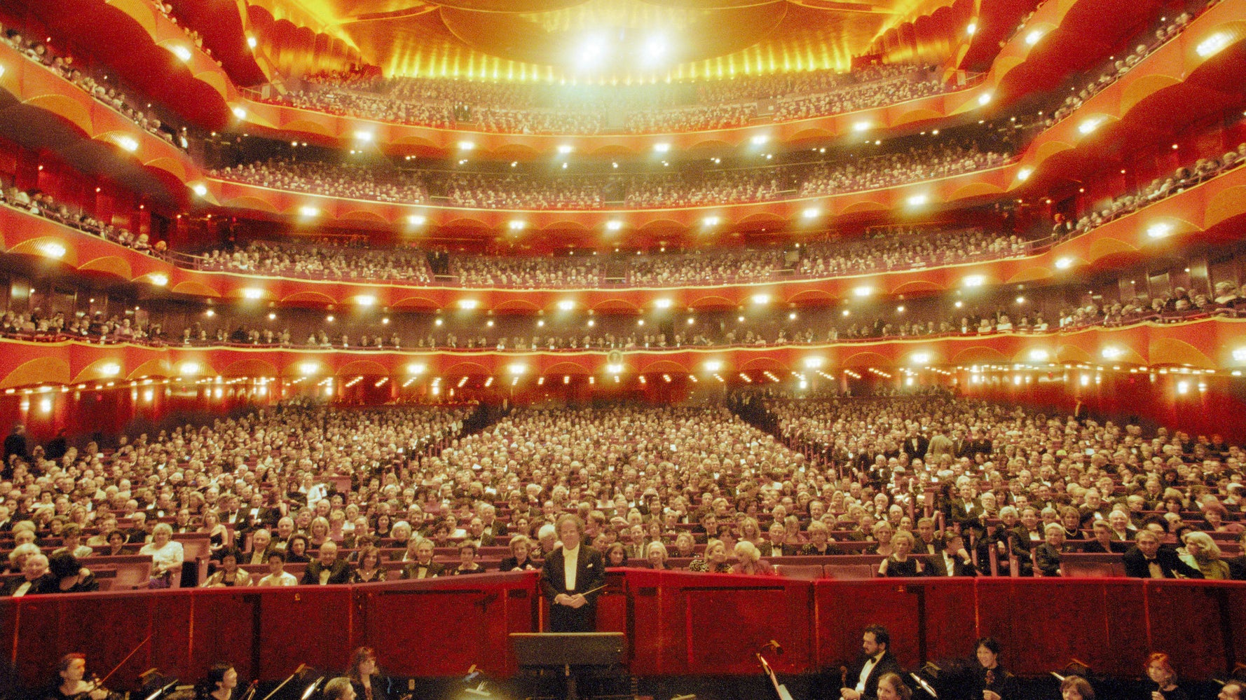 New York's Metropolitan Opera Cancels Show After Powder Sprinkled Into ...