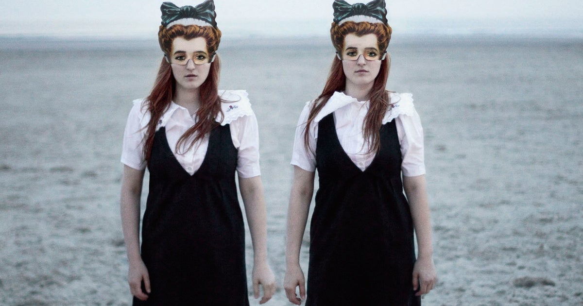 Mesmerizing Photos Of Twins Show Us What The Closest Bond Looks Like ...