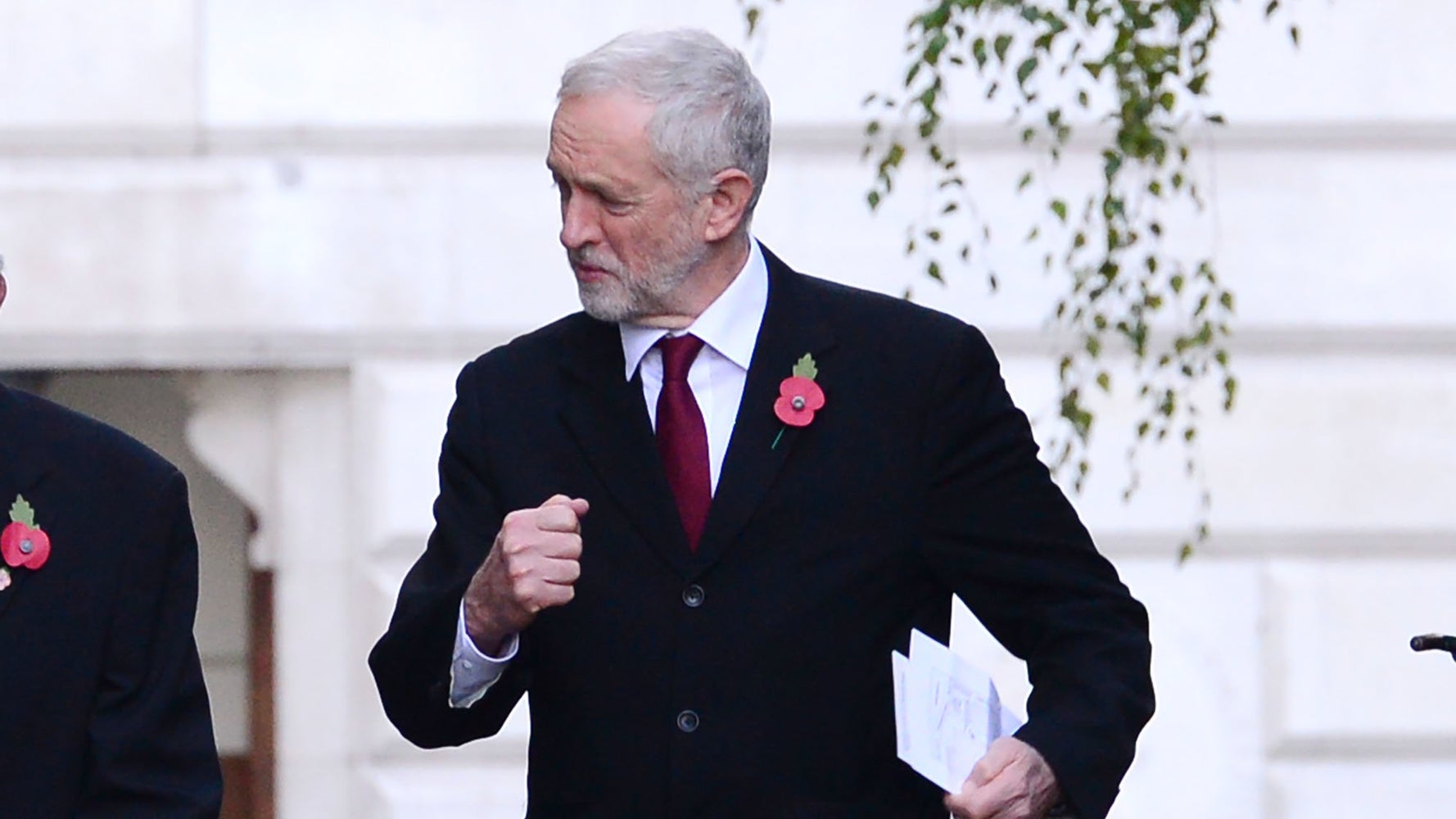 Jeremy Corbyn Uncropped Remembrance Sunday Pictures Show Labour Leader ...