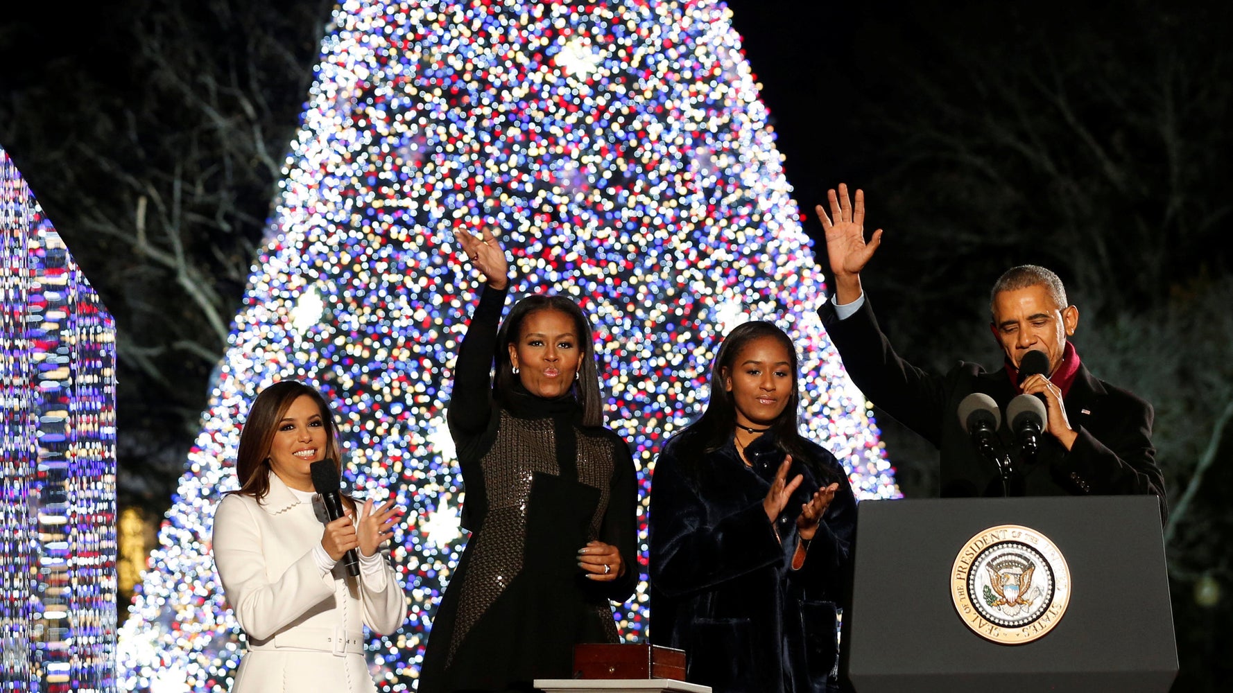 The Obamas Light Their Last Christmas Tree As The First Family | HuffPost