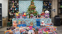 TFL Christmas Jumpers Are The Perfect Festive Attire For Transport ...