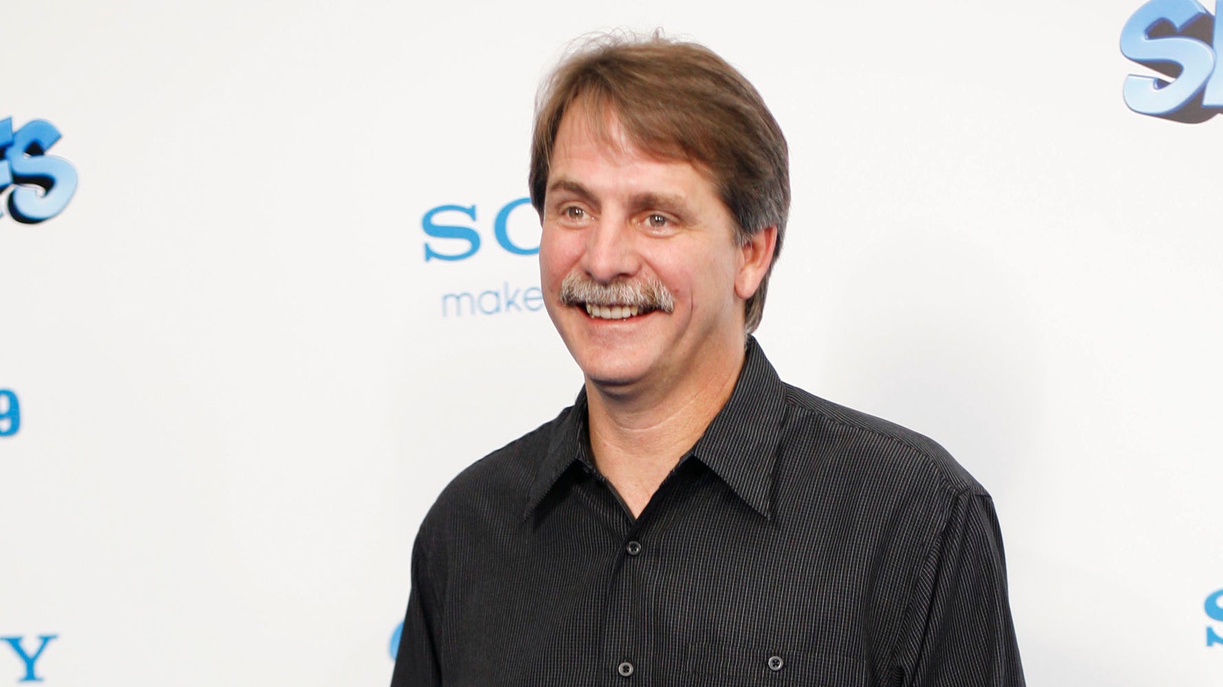 Comedian Jeff Foxworthy Surprises Mother At The Grocery Store By Paying ...