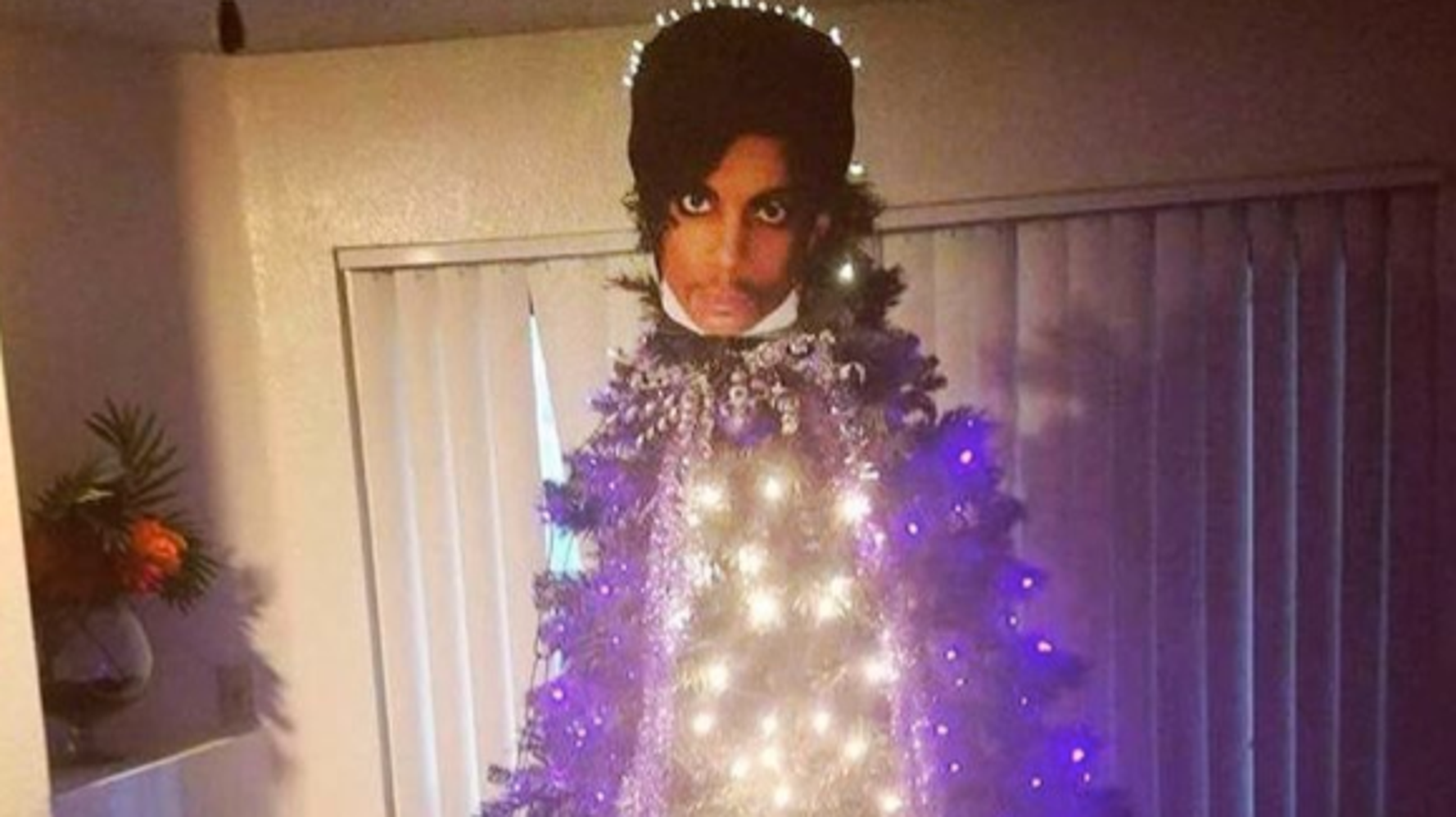 People Are Turning Their Christmas Decorations Into Prince Tributes To ...