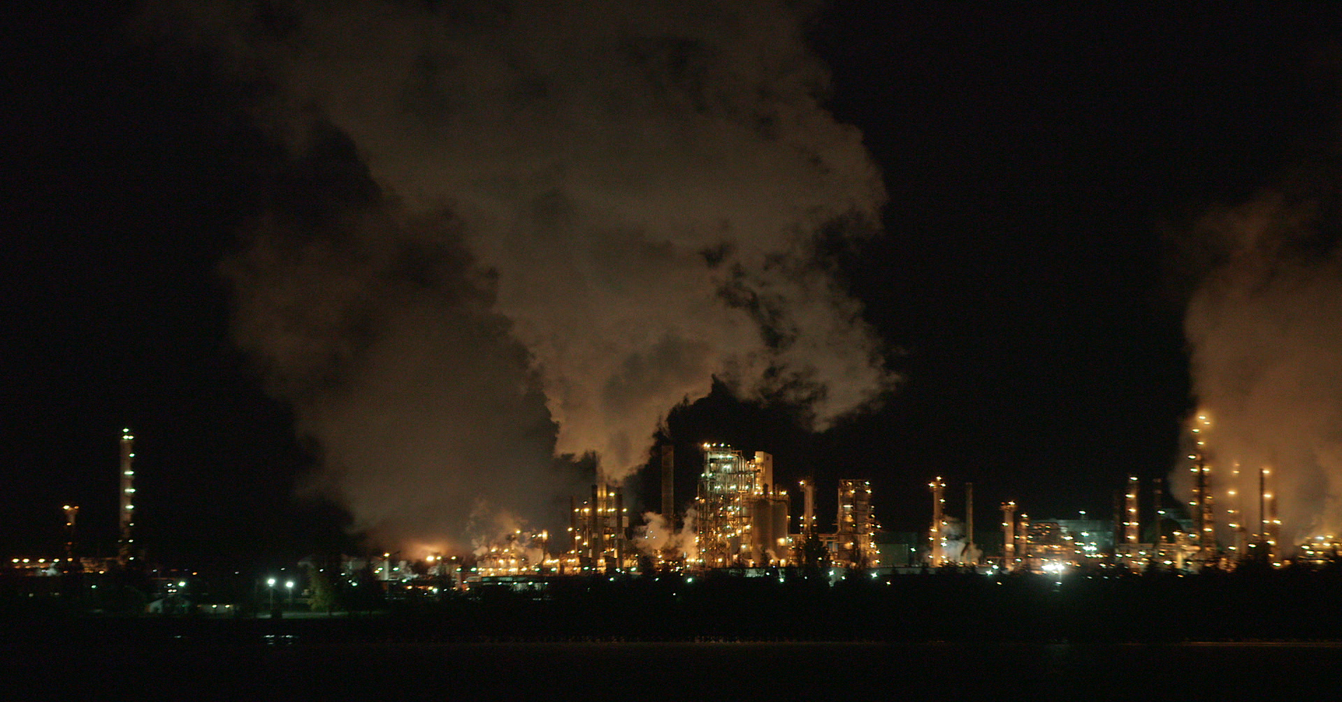 Oil Refinery Workers Face Dangerous Conditions, Deadly Explosions ...