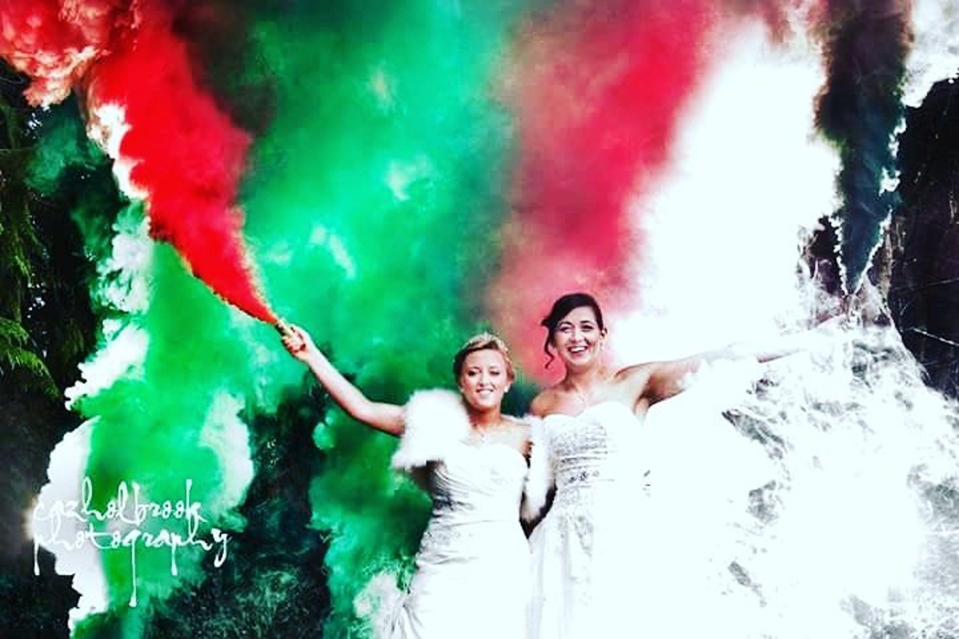 21 Festive Wedding Photos That Are Pure Holiday Magic | HuffPost Life
