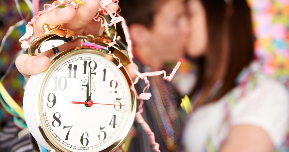What To Do At Midnight On NYE When You ve Got Nobody To Kiss HuffPost what-to-do-at-midnight-on-nye-when-you-ve-got-nobody-to-kiss-huffpost