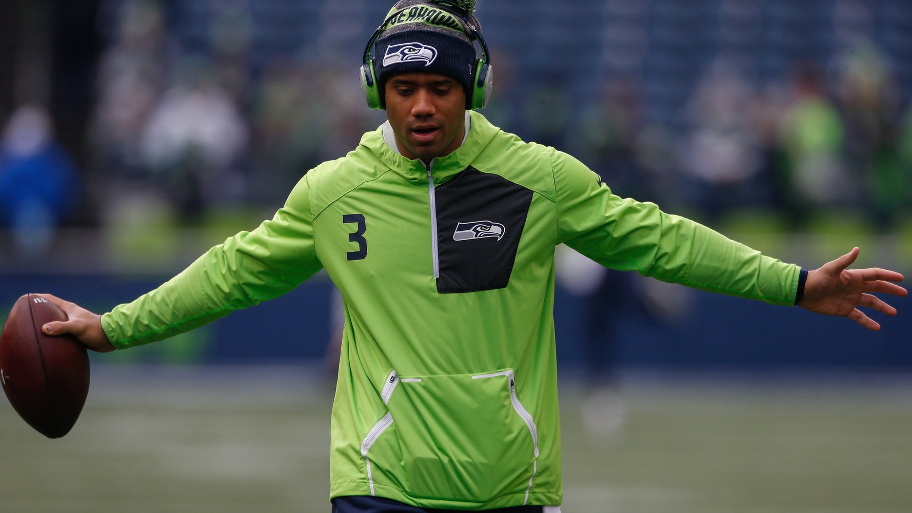 Russell Wilson Doubles Down On Claims That His Water Prevents ...