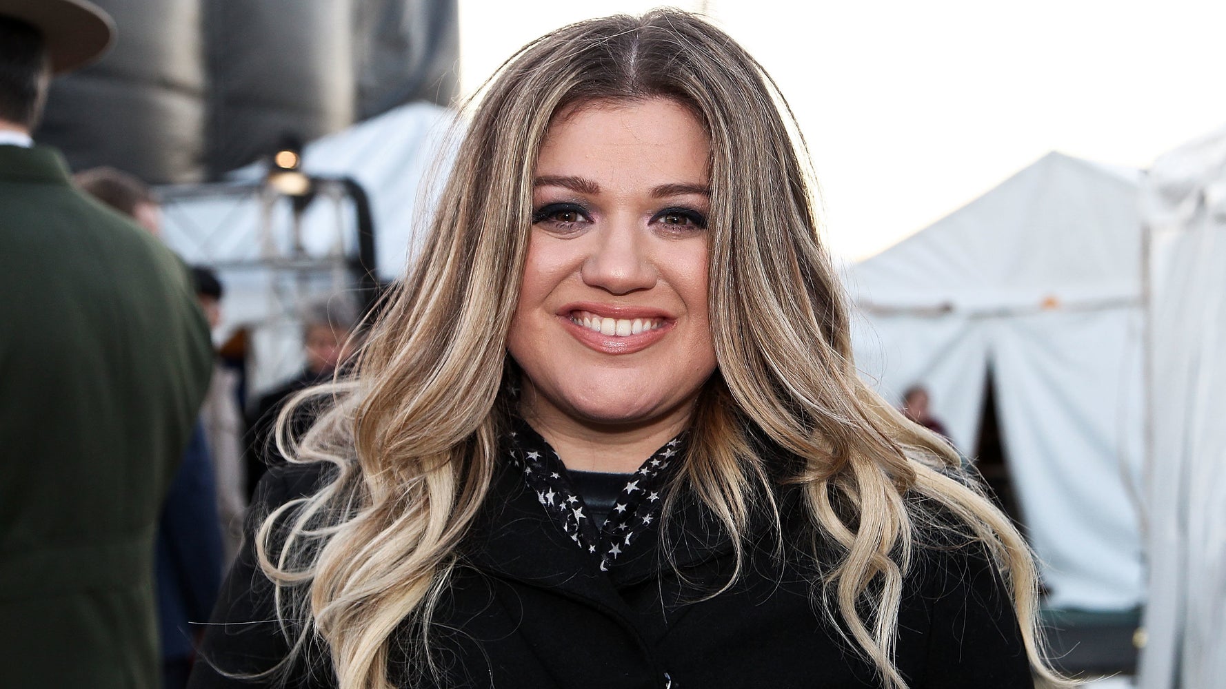 Kelly Clarkson Shares Adorable Photo Of Her Husband And Two Kids ...
