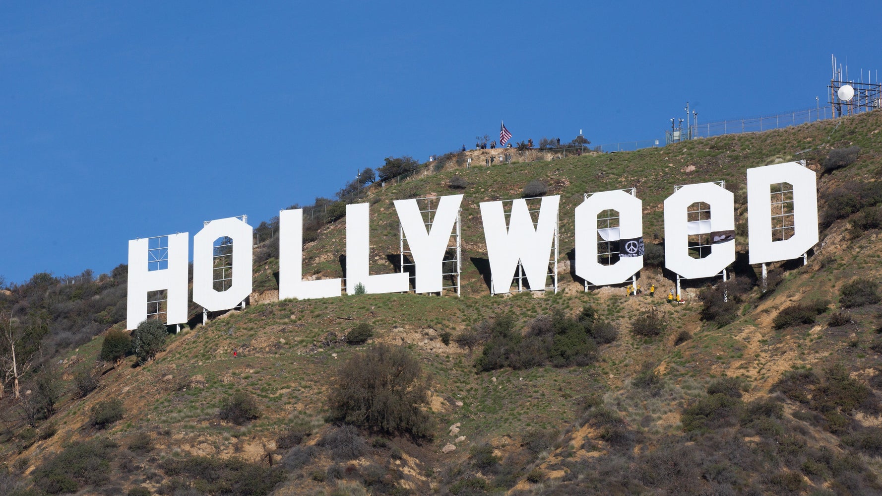 Iconic Hollywood Sign Altered To 'Hollyweed' By New Year's Prankster ...
