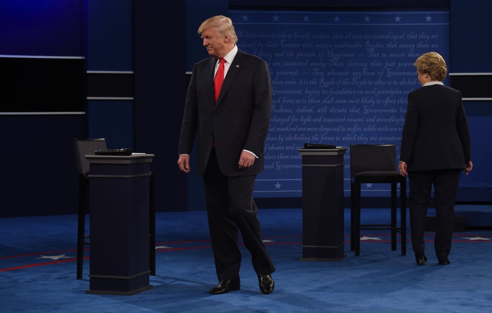 Donald Trump Fell In Love With His Debate Chair Right Before Our Eyes ...