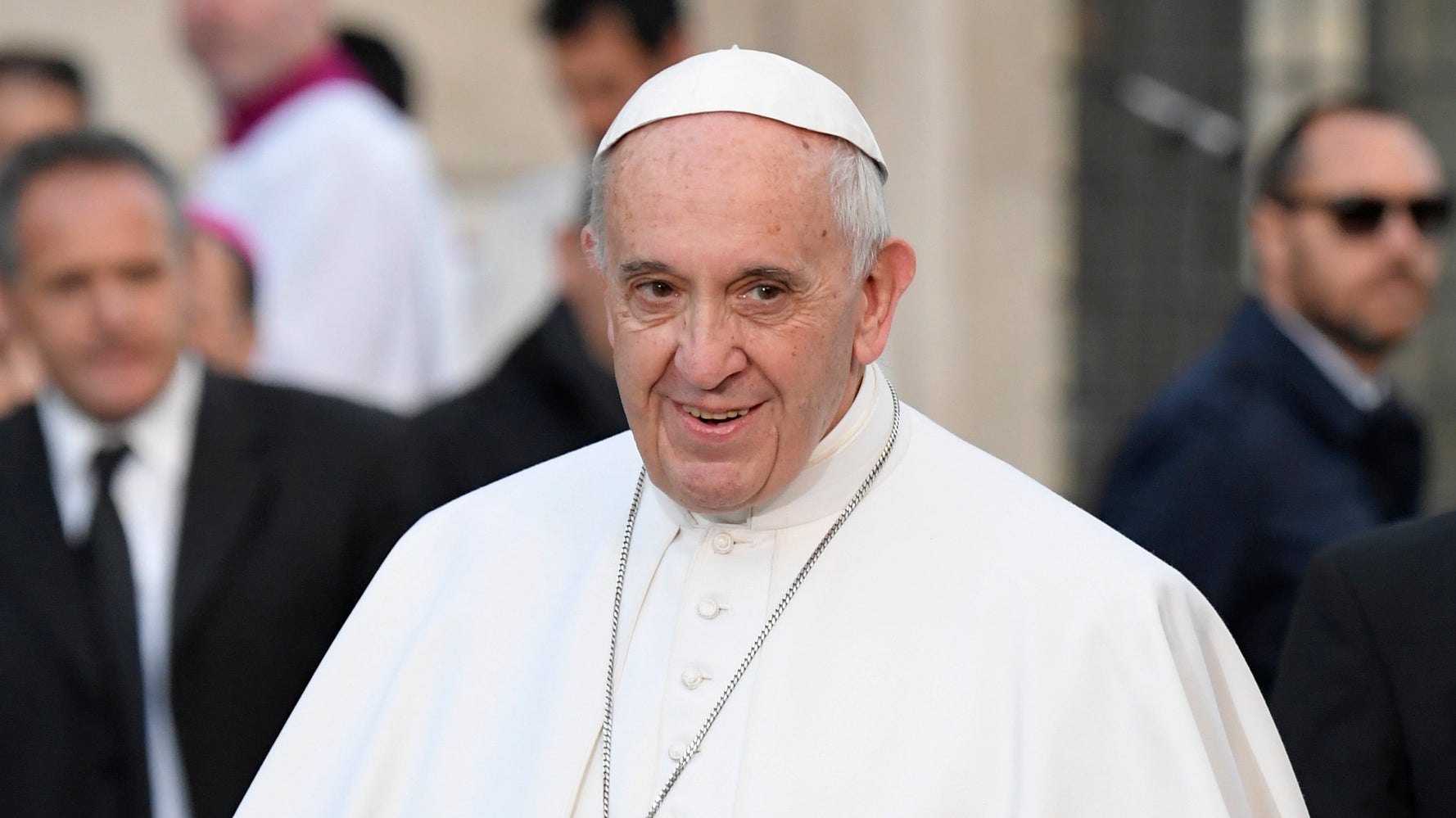 The Important Reason This Man Shined Pope Francis's Shoes | HuffPost ...